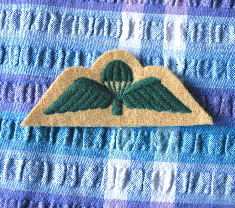 Khaki Backed British Army Paratroopers Uniform Jump Wing Badge Green ...