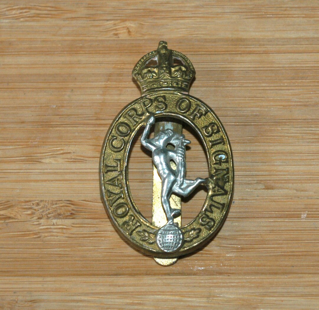 WW2 Royal Corps of Signals Two Tone Slider Type Cap Badge King's Crown ...