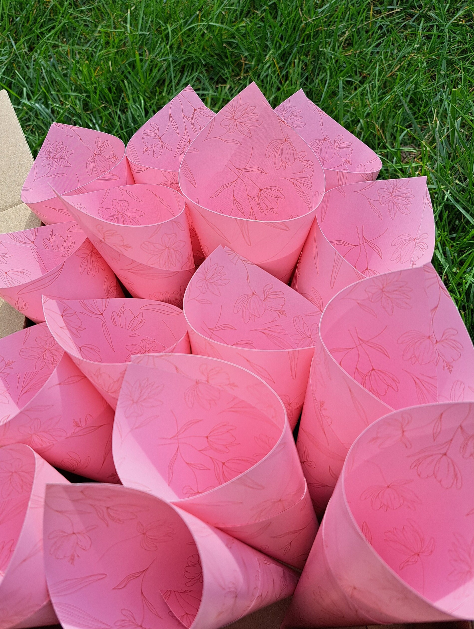 Blue,pink,yellow Confetti Cones With Stand,confetti Cones for Wedding ...