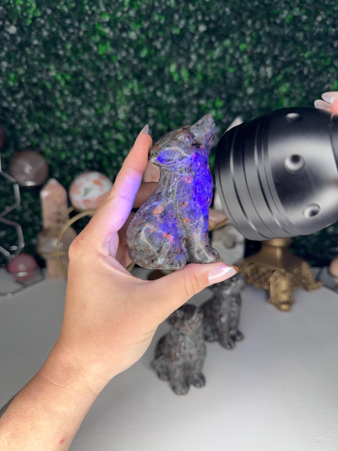 Yooperlite Wolf | Crystal Wolves, Spirit Animal, UV Reactive ...