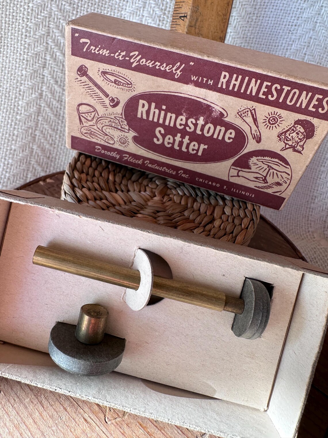 1,000 Glass Rhinestones & Vintage 1950s Rhinestone Setter - Etsy