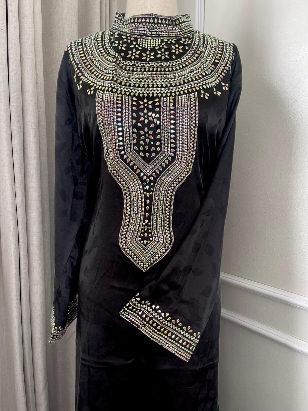 Turtleneck Satin Mukhawar for Eid | Mukhawar Dresses |arab Wear Eid ...