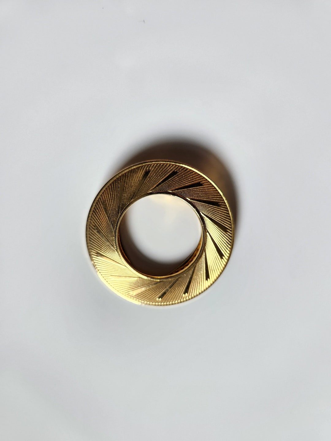 Vintage Lieba USA Gold Tone Wreath Circle Dress Clip, Scarf Clip, Scarf ...