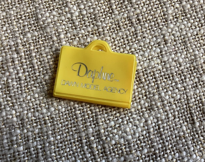 Dawn Doll DAPHNE Modeling PORTFOLIO, YELLOW Shiny Plastic Portfolio ...
