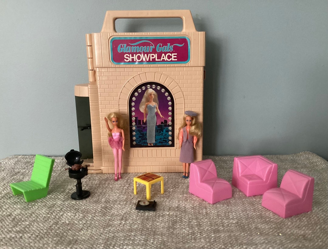 Glamour Gals SHOWPLACE Case, 2 GLAMOUR Gals Dolls, & Glamour Dolls ...
