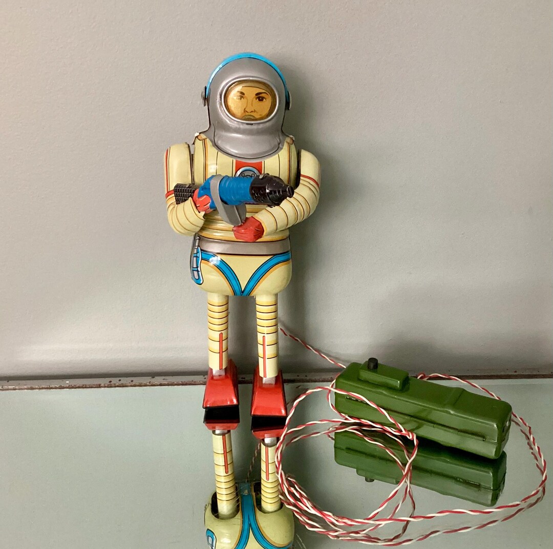 Schylling SPACE Man Tin Toy ROBOT, Battery Operated, WORKING Condition ...