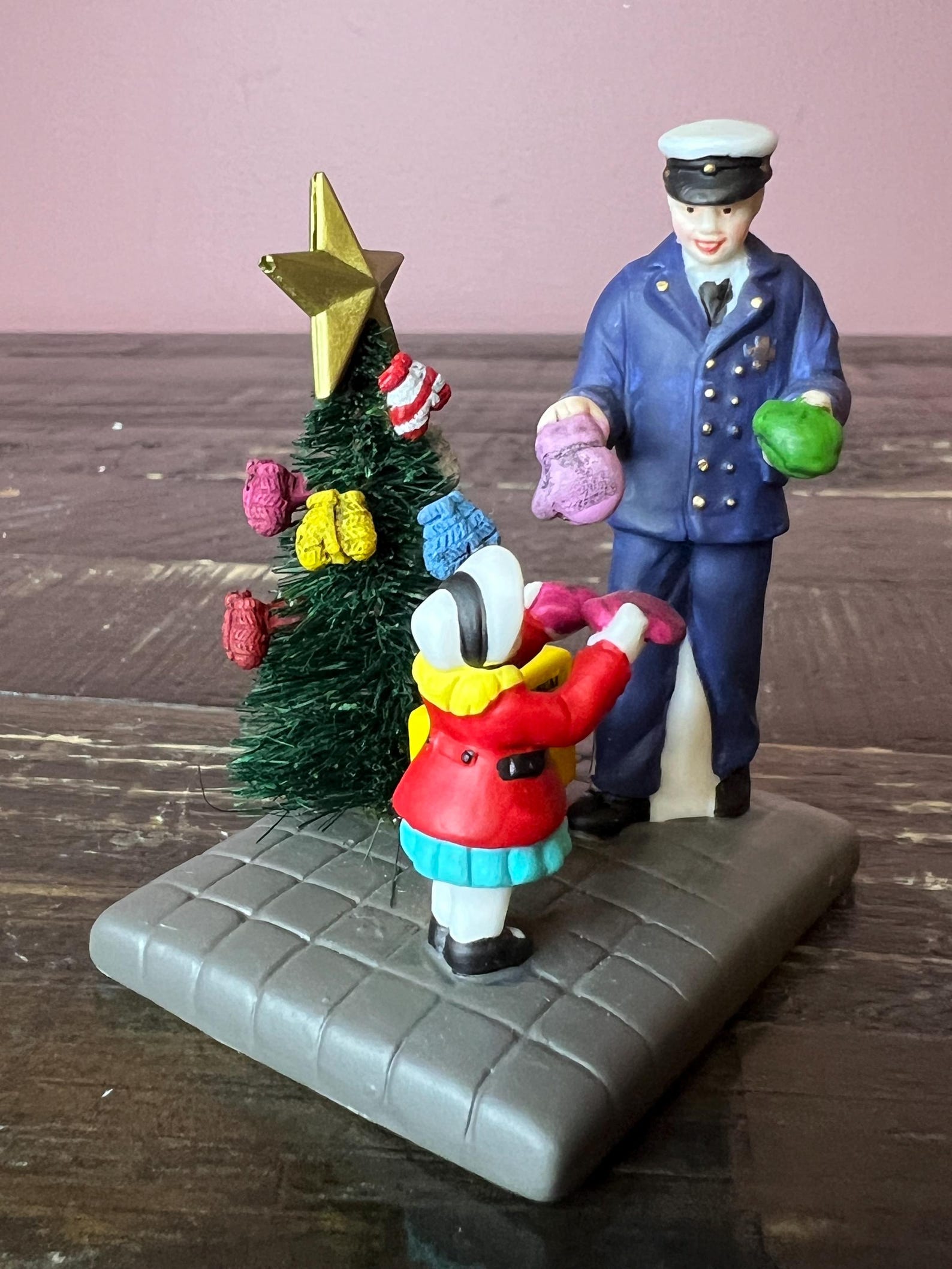Dept 56: Mitten Drive - Christmas in the City Series; Department 56 ...