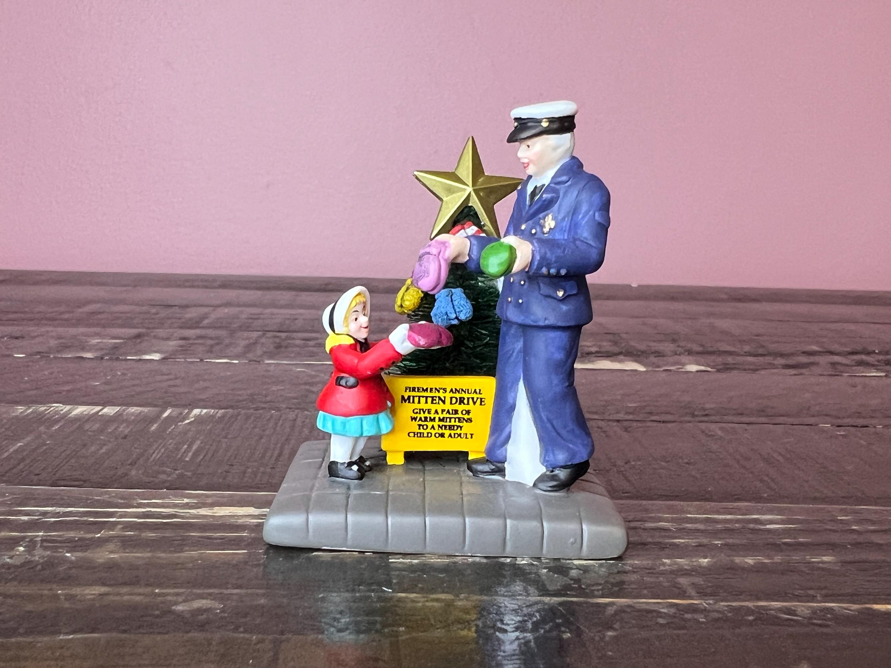 Dept 56: Mitten Drive - Christmas in the City Series; Department 56 ...