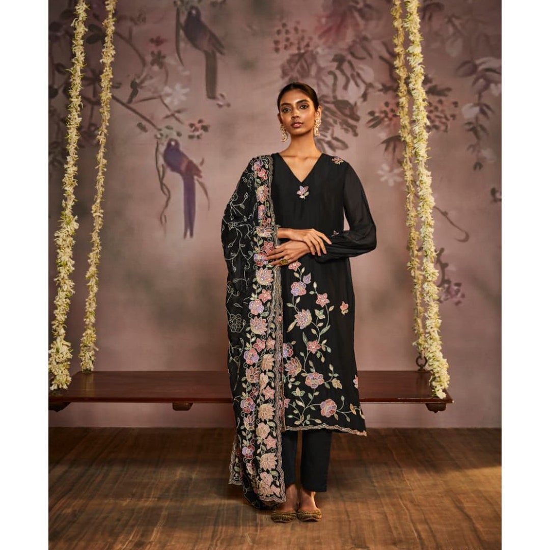 Pakistani Roka Wear Embroidery Worked Outfit Womens Special Designer ...