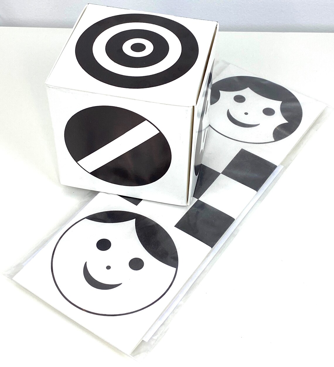 Black and White Visual Stimulation Box for Newborn Babies - Etsy