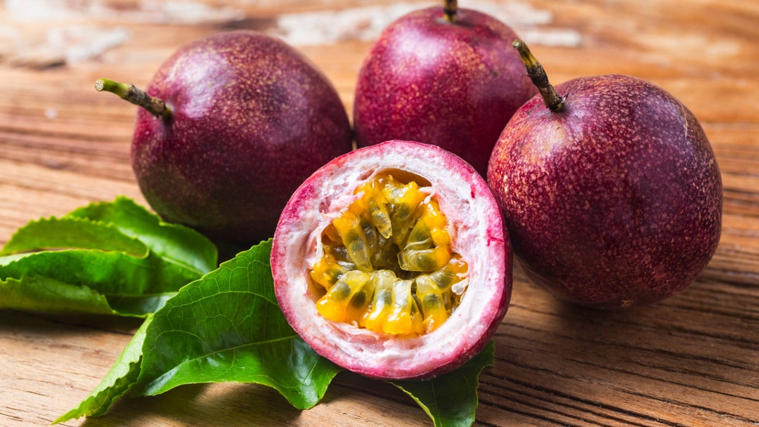 PURPLE Lilikoi/15 Seeds/tropical Vine/tropical Fruit Seed/passionfruit ...