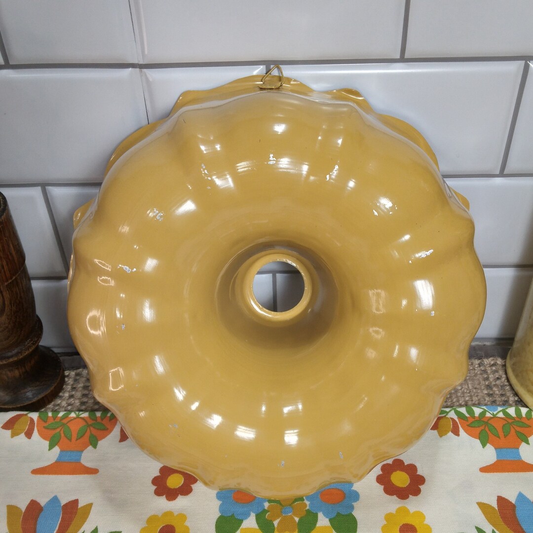 Fluted Bunt Pan Harvest Mustard Yellow / Hombre Yellow Vintage Round ...
