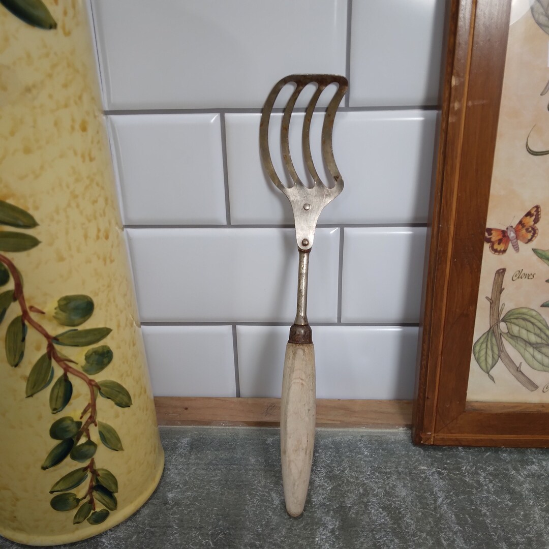 Vintage Natural Wood Handle Batter Beater Whisk Utensil Curved to Fit ...