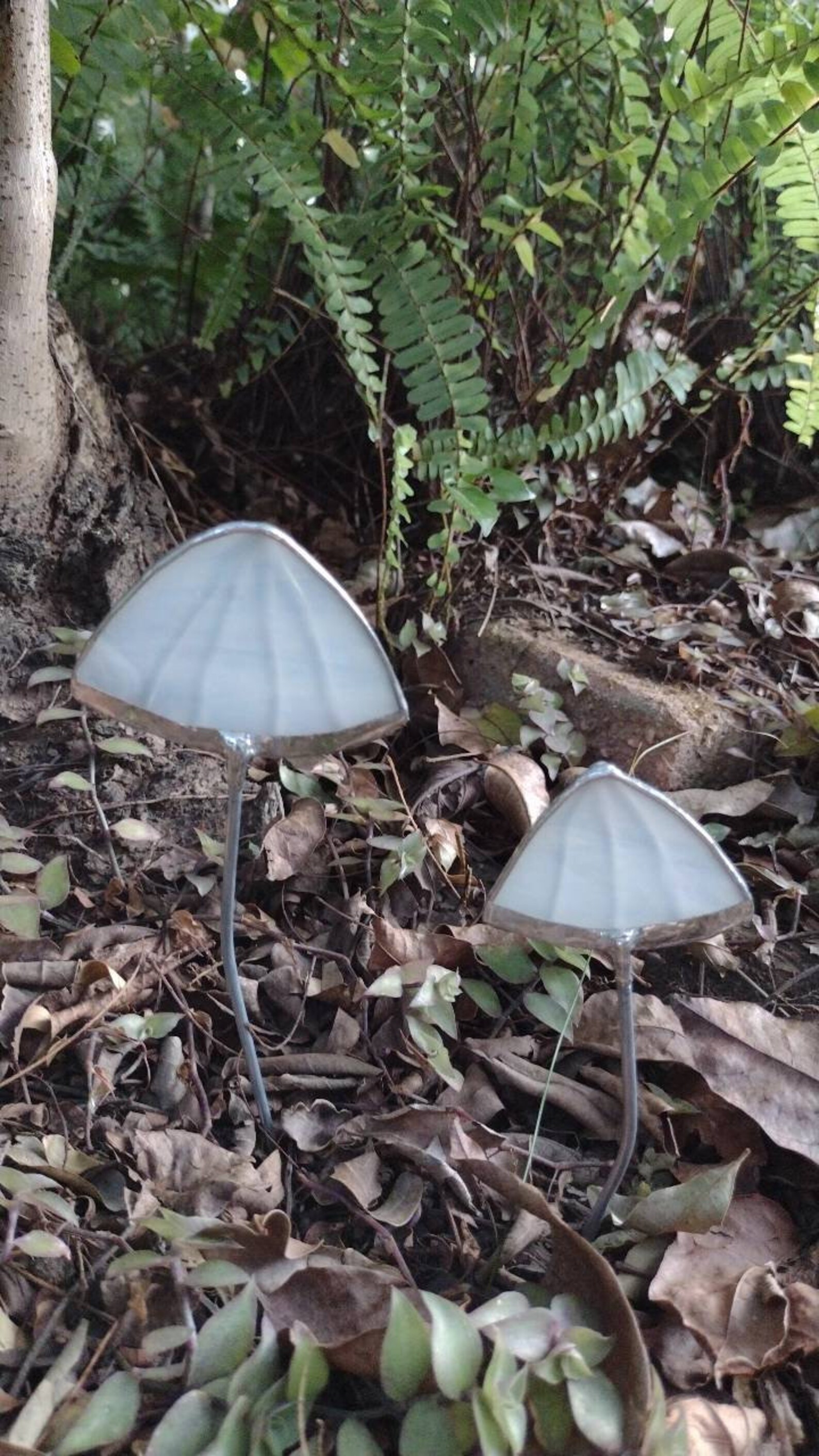 TOADSTOOL TWINS Mushroom Planter Stakes Stained Glass WHITE Crown ...