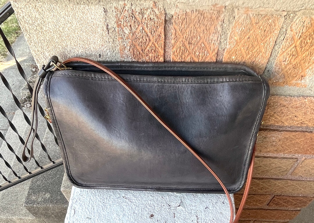 COACH Vintage NYC 70s Glue in Basic Dark Navy Blue Ink Minimalist ...