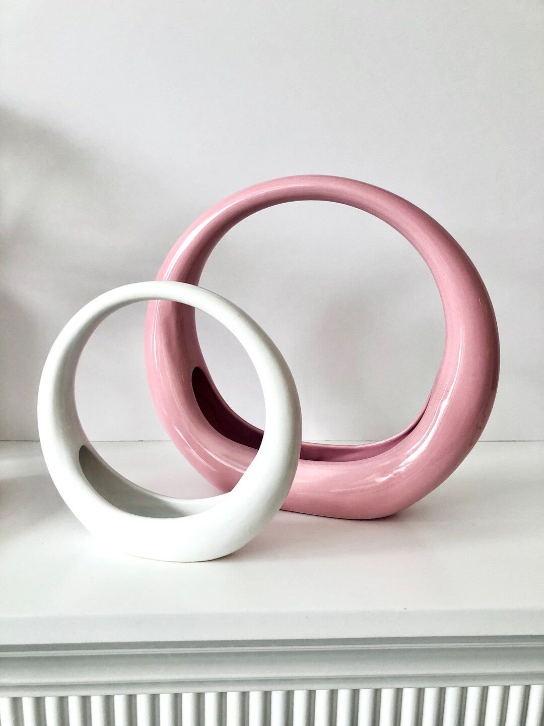 Vintage Ceramic Ring Vase, Retro 80s Loop Vase Circular Round Vases Pastel Pink & White Circle ...