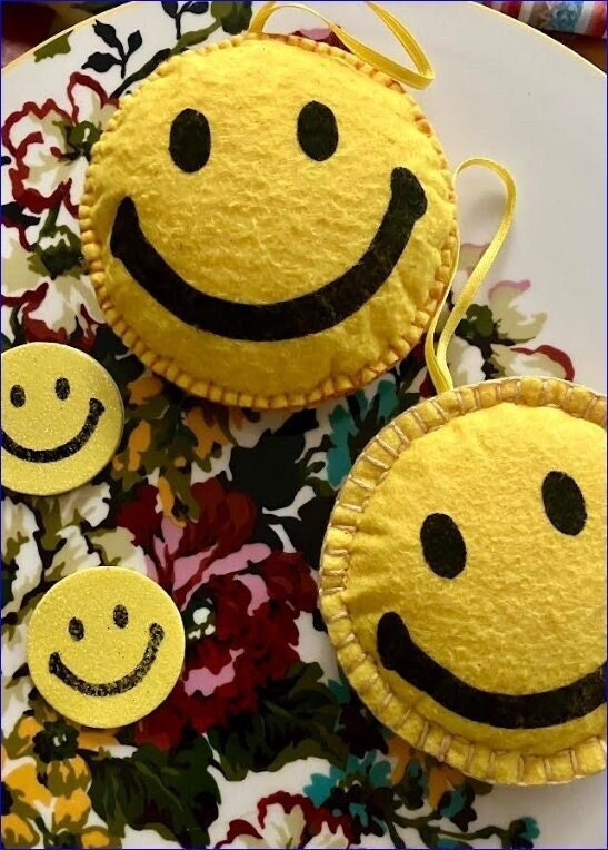 Smiley Happy Face Felt Ornaments Sticker Love You Friends Gifts Holiday ...