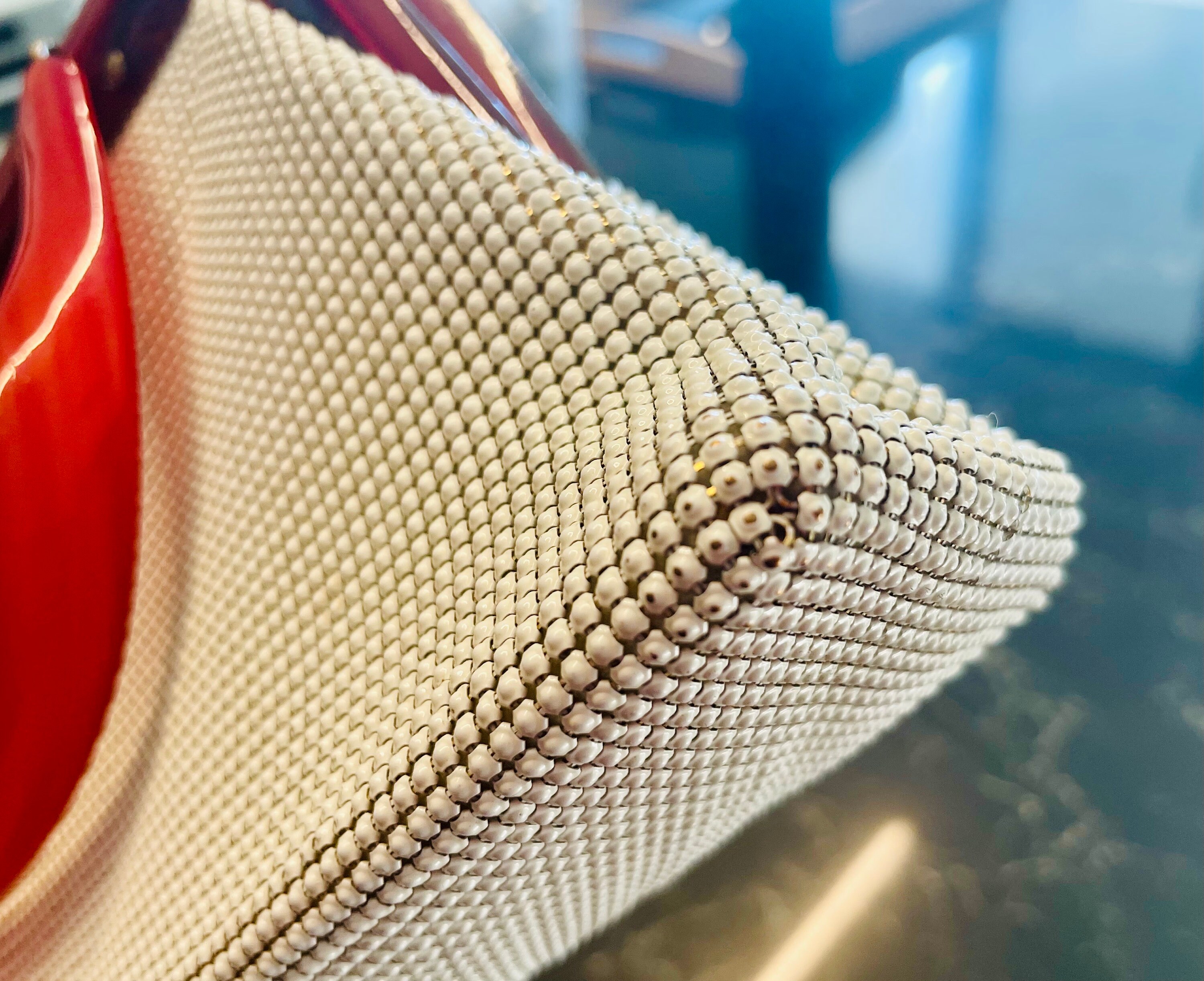 VINTAGE WHITING & DAVIS White Mesh, Metal, Red Bakelite Handle ...