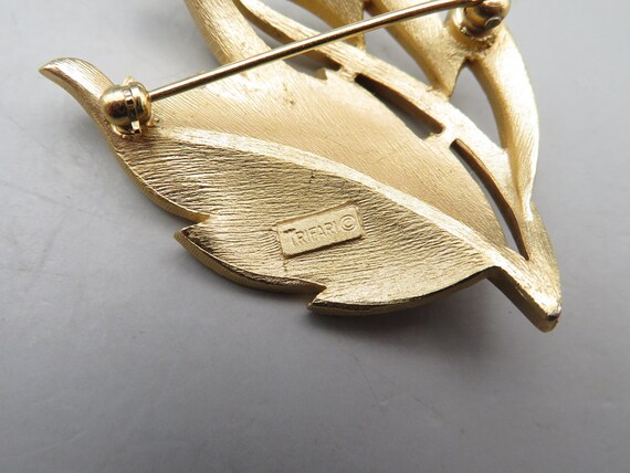 Trifari Gold Tone Leaf Brooch, Signed Matte Gold Tone… - Gem