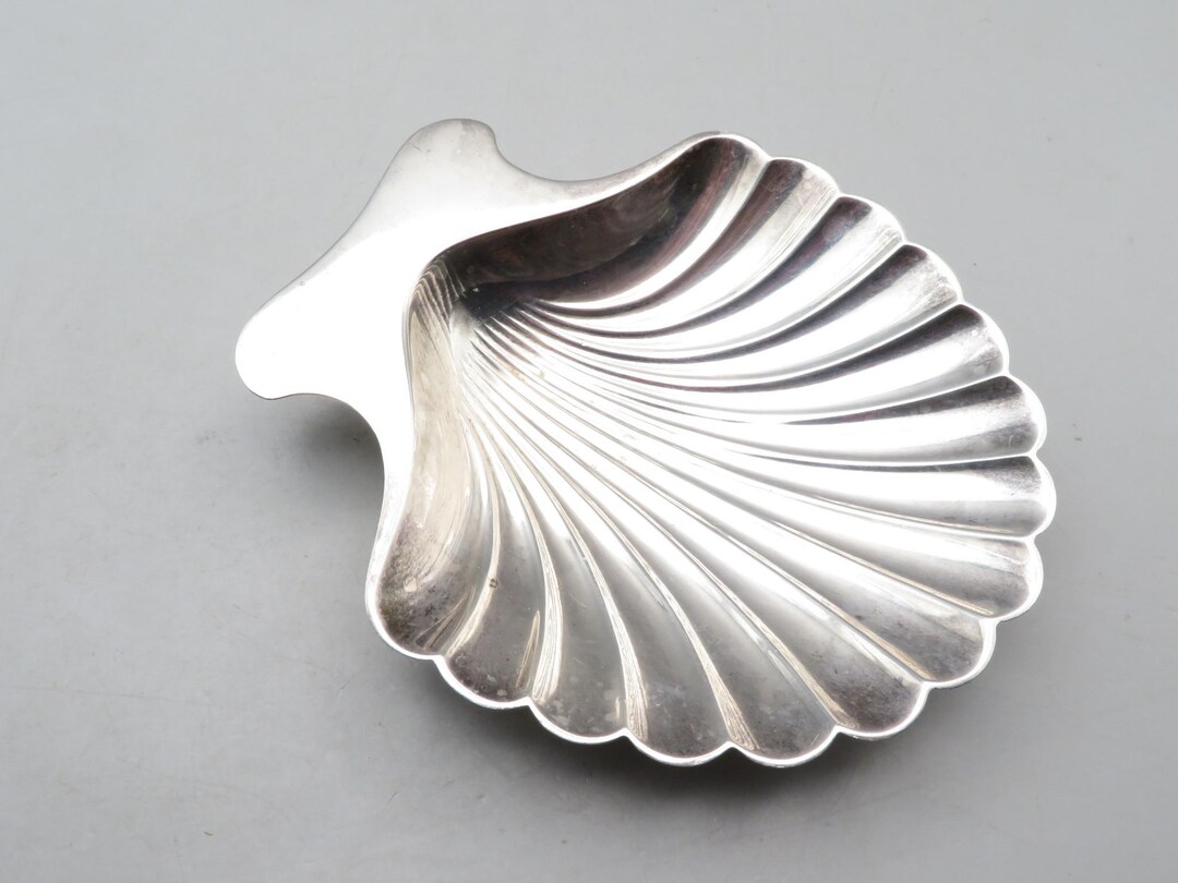 Tiffany & Co. Antique Sterling Silver Footed Scalloped Clam Shell Nut ...