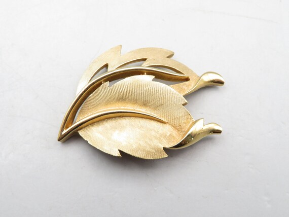 Trifari Gold Tone Leaf Brooch, Signed Matte Gold Tone… - Gem