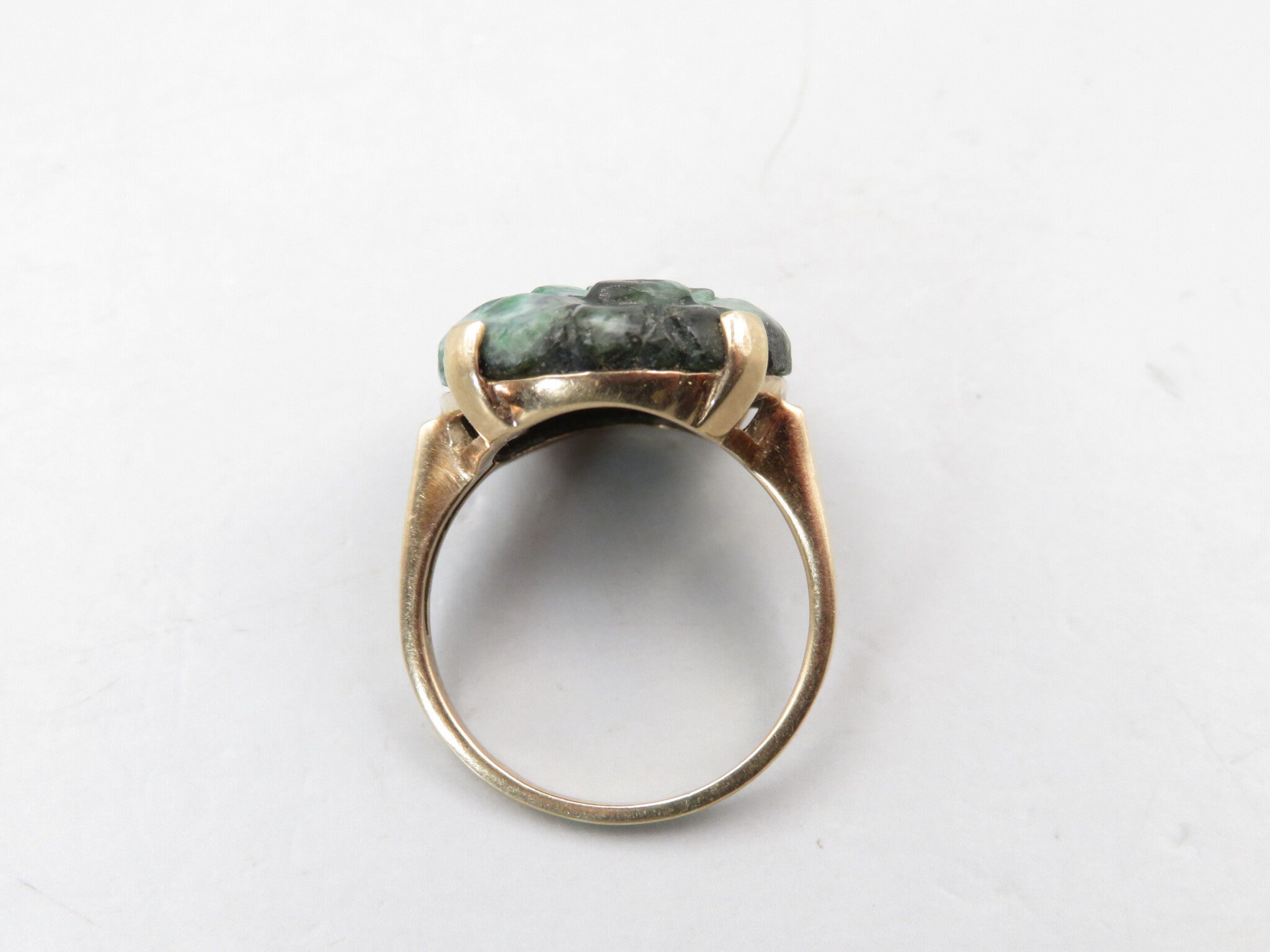 10K Gold and Ornate Carved Floral Jade Art Deco Cocktail Ring Size 6.5 ...