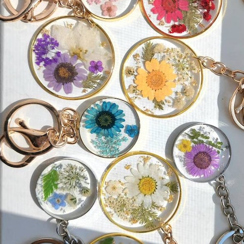 Pressed Flower Resin Keychain - Etsy