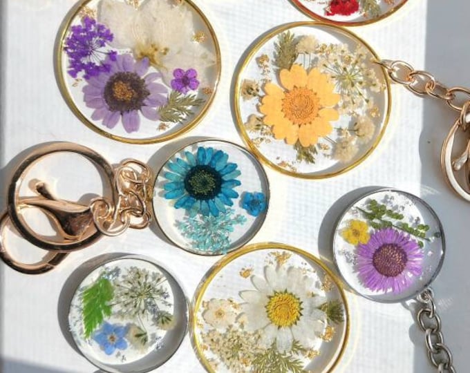 Handmade Real Dried Flower Resin Aesthetic Keychains | Party Favors ...