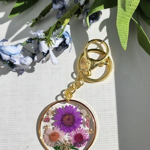 Handmade Real Dried Flower Resin Aesthetic Keychains | Party Favors ...