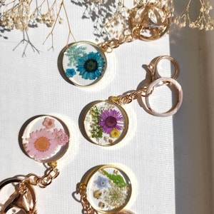 Handmade Real Dried Flower Resin Aesthetic Keychains | Party Favors ...