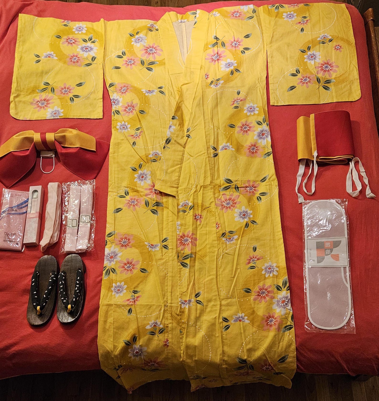 Japanese Yukata Cotton Kimono Set - Yukata, Geta (sandals), Obi (belt ...