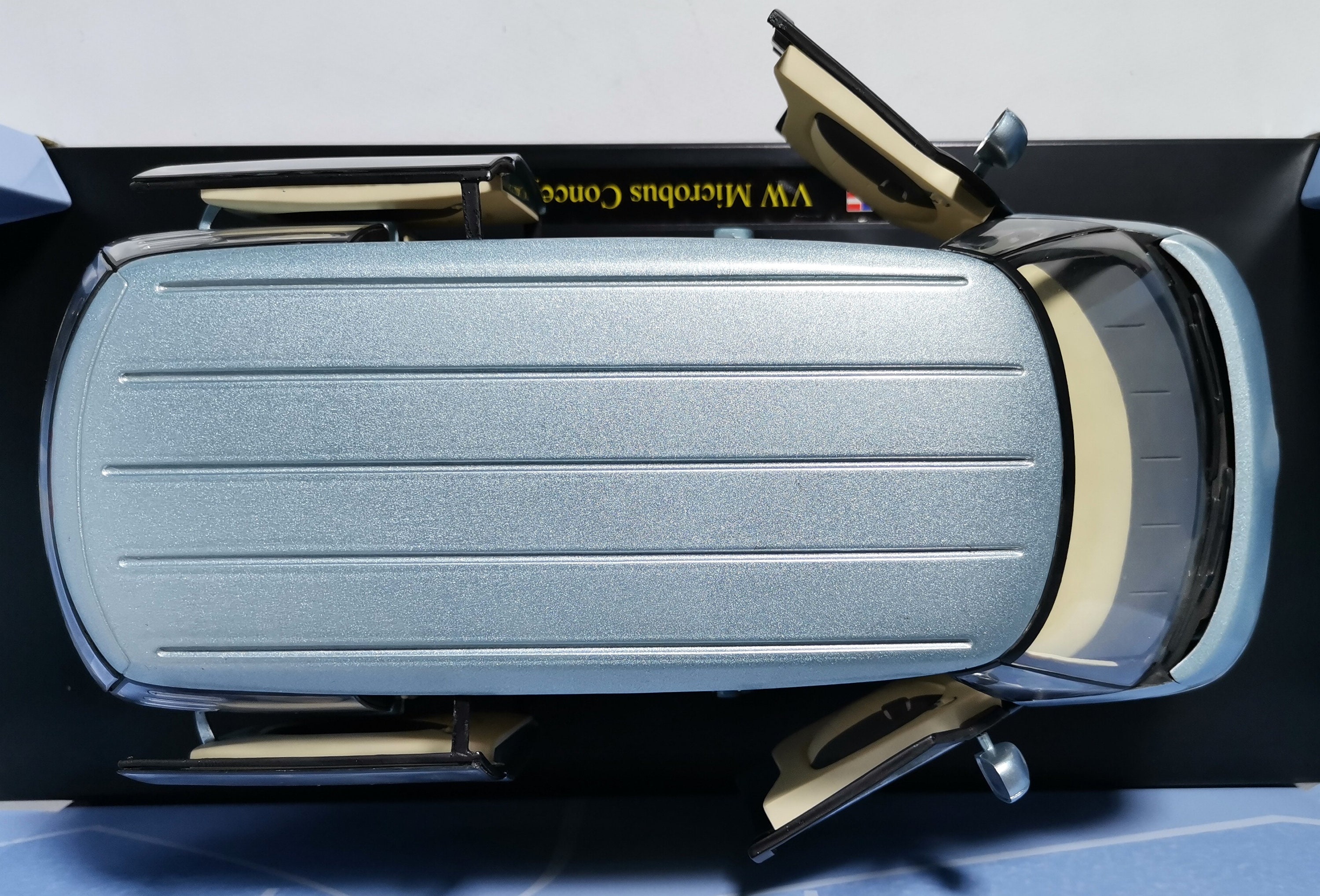 Revell 1:18 VW Volkswagen Microbus Concept Car 2001 Light Silver ...