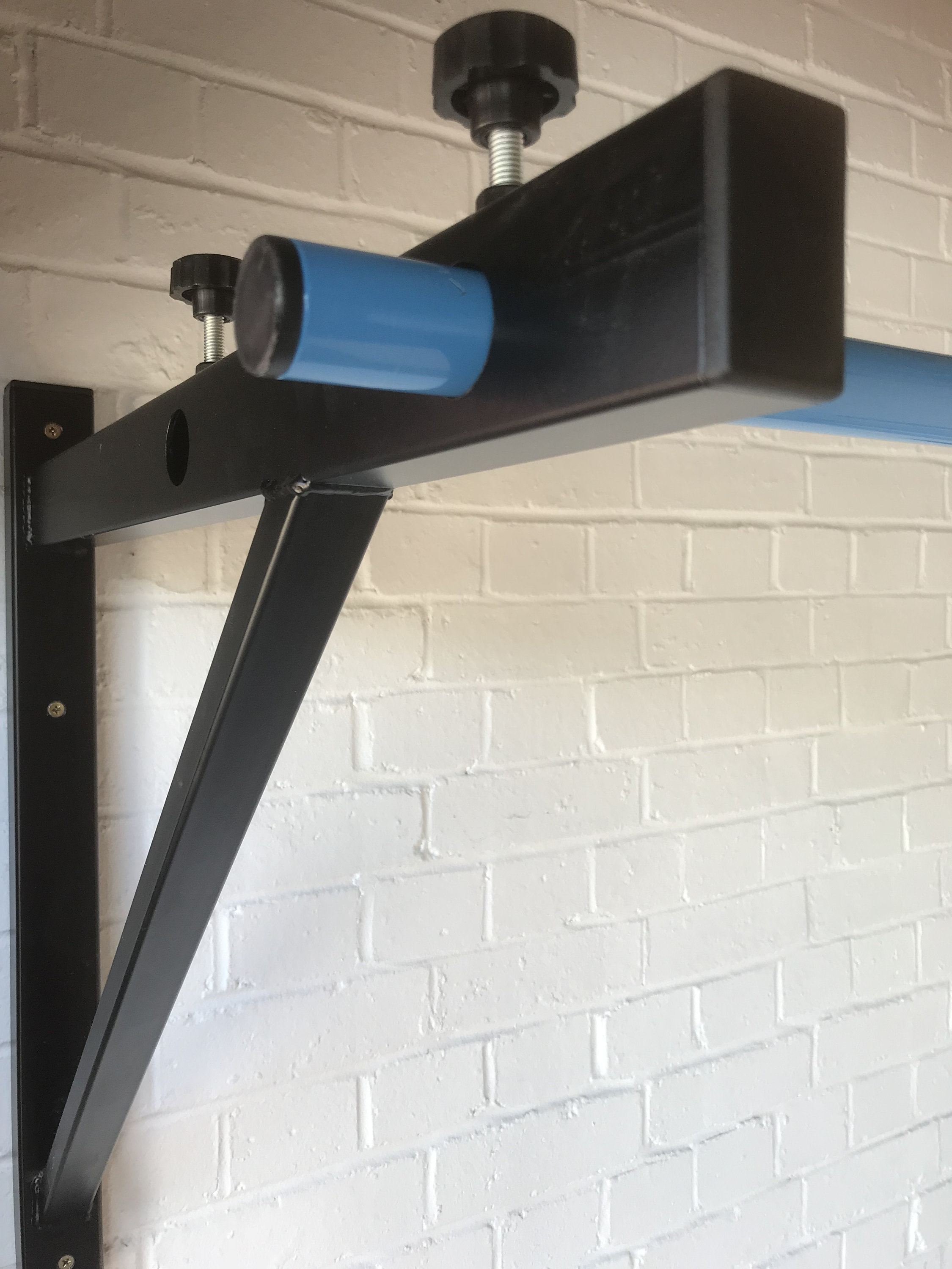 IRONCLAN Heavy Duty Wall Mounted Steel Pull up Bar up to 130kg, Ideal ...