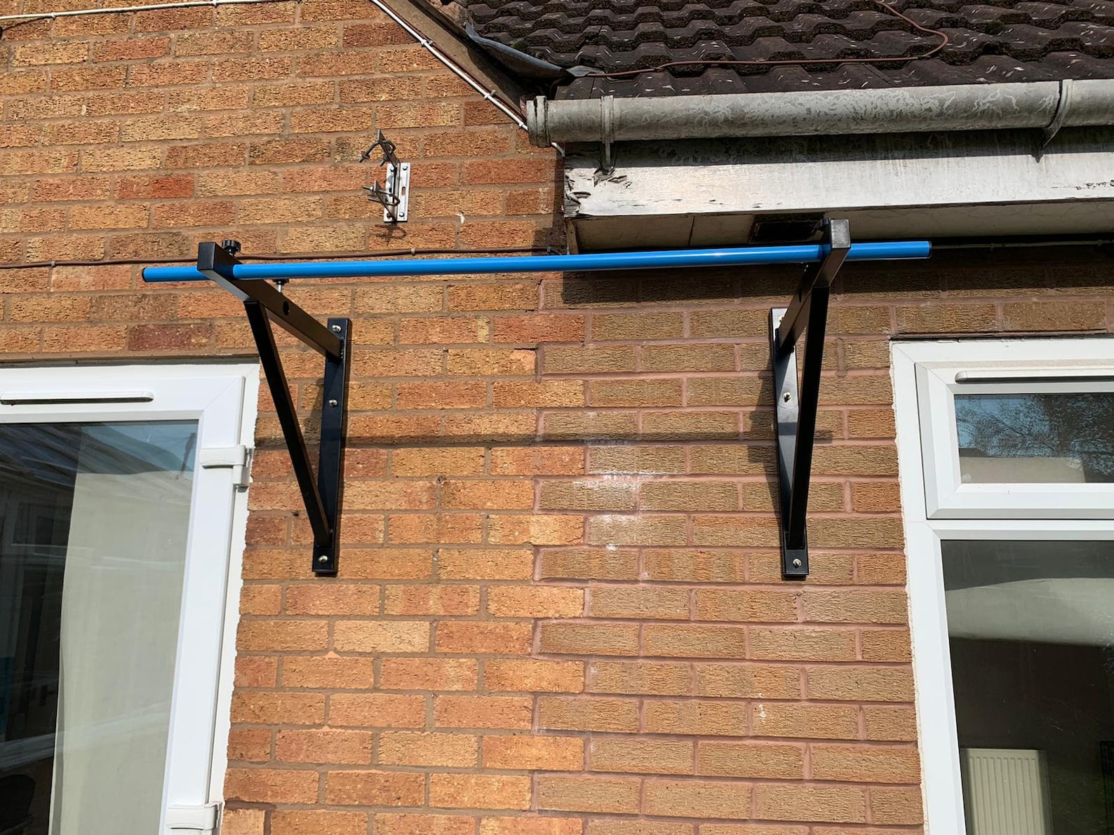 IRONCLAN Heavy Duty Wall Mounted Steel Pull up Bar up to 130kg, Ideal ...