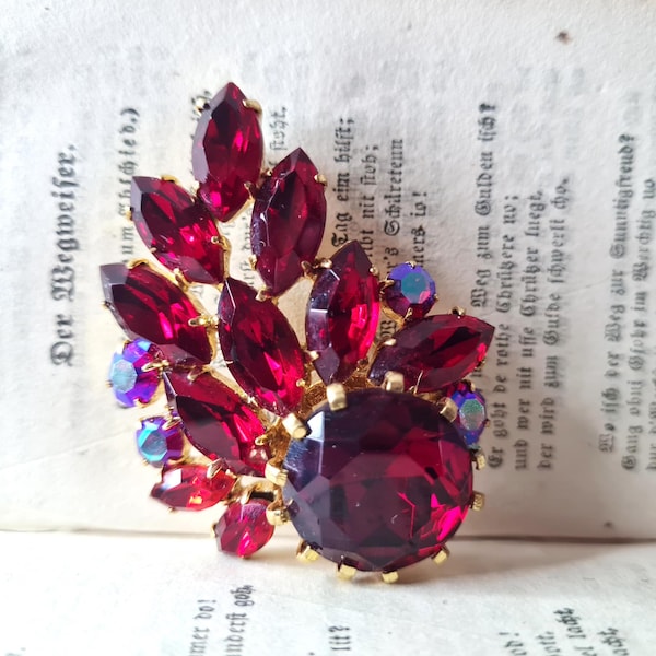 Red Vintage Brooch - Etsy