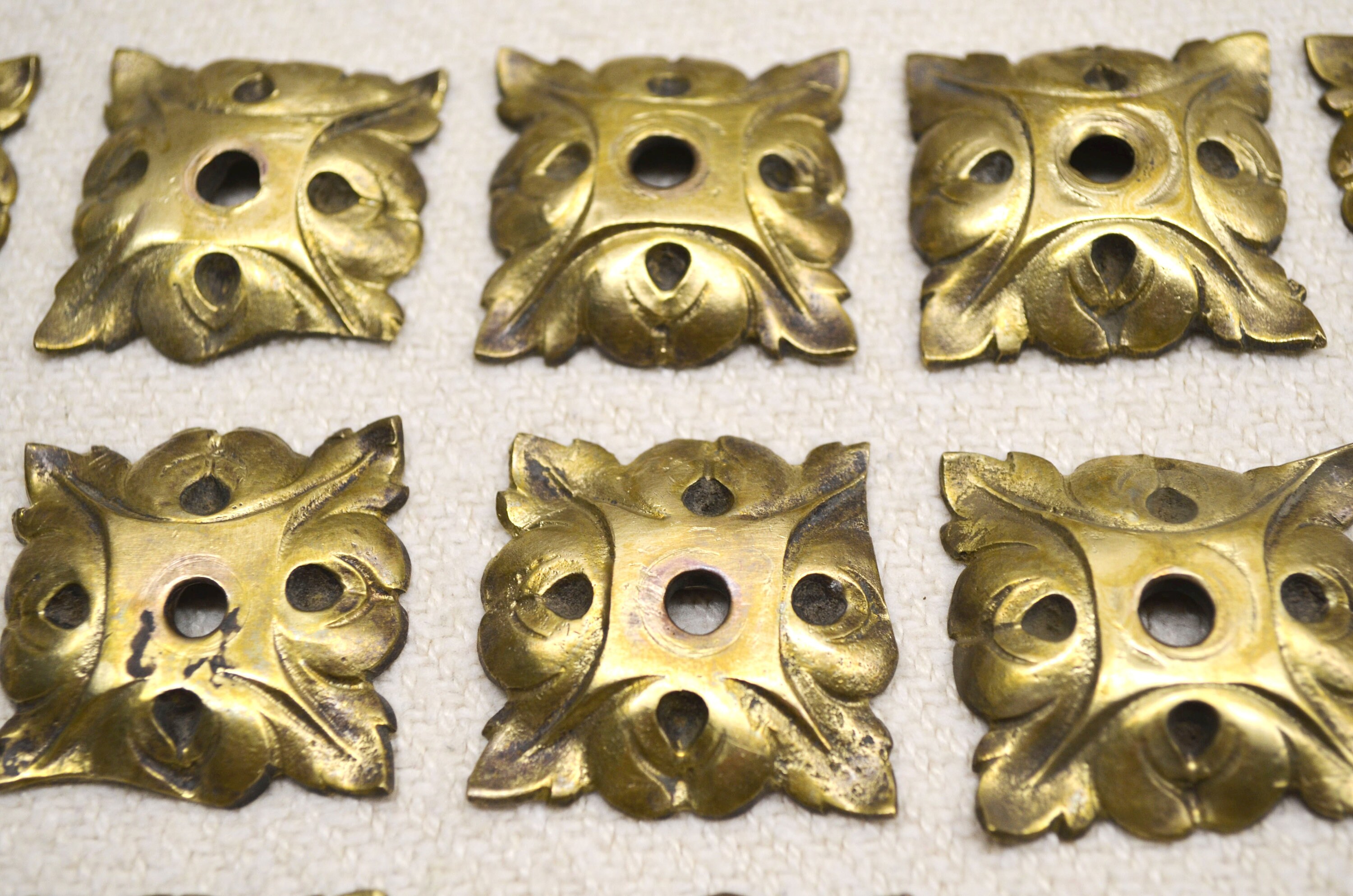 Set 4 Antique Brass Rosettes Back Plates Square Flower Motif Tudor Rose ...