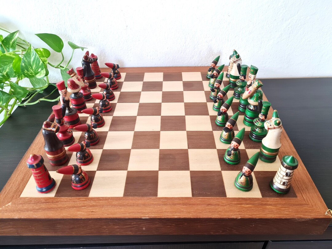 Historical Chess Set Themed Kingsway Red Green Pieces Large Wall ...