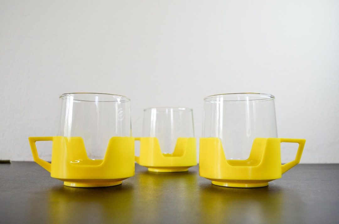 Set 3 Retro 70s Clear Glass Mugs Cups Tumblers With Yellow Plastic ...