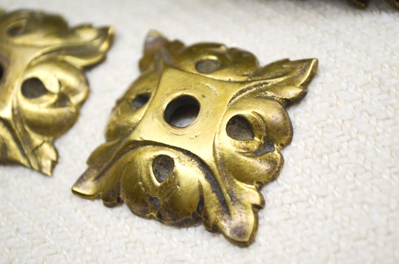 Set 4 Antique Brass Rosettes Back Plates Square Flower Motif Tudor Rose ...