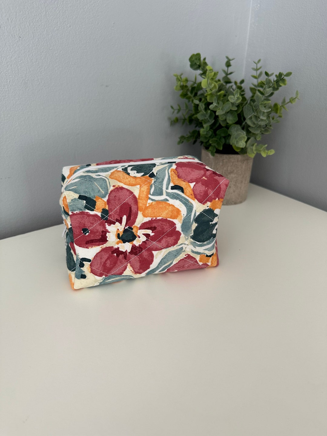 Medium Hawaiian Floral Print Quilted Makeup Bag, Makeup Pouch, Cosmetic ...