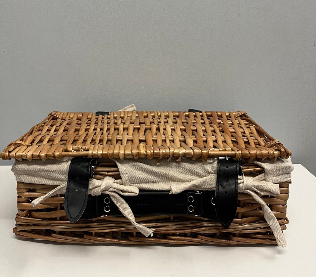 Small Packaging Hamper With White Lining Perfect for Summer Picnics ...