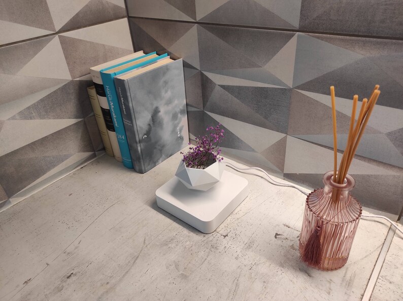 Flying Pot - Levitating Floating Plant Pot - Magnetic Rotating Air ...