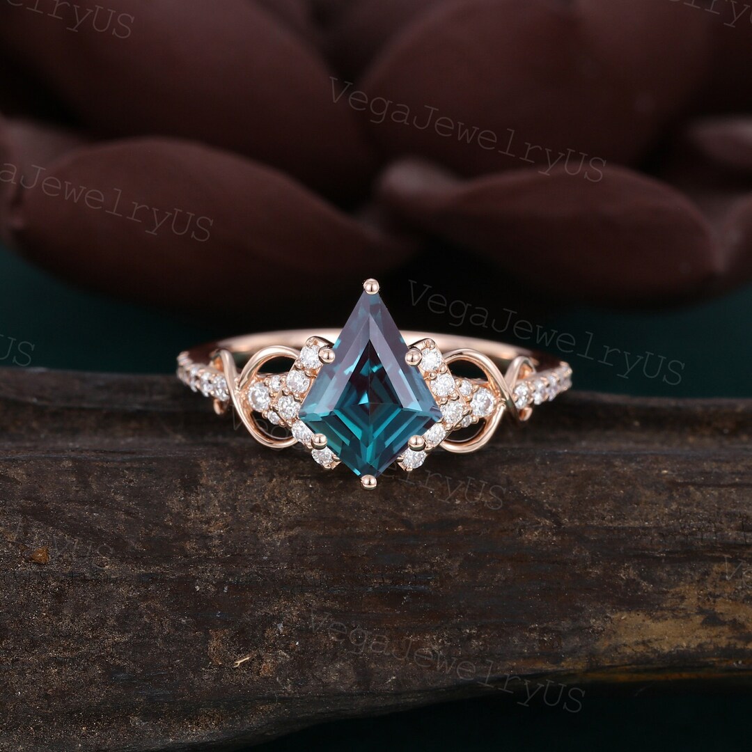 Kite Cut Alexandrite Engagement Ring Unique Rose Gold Diamond Ring ...