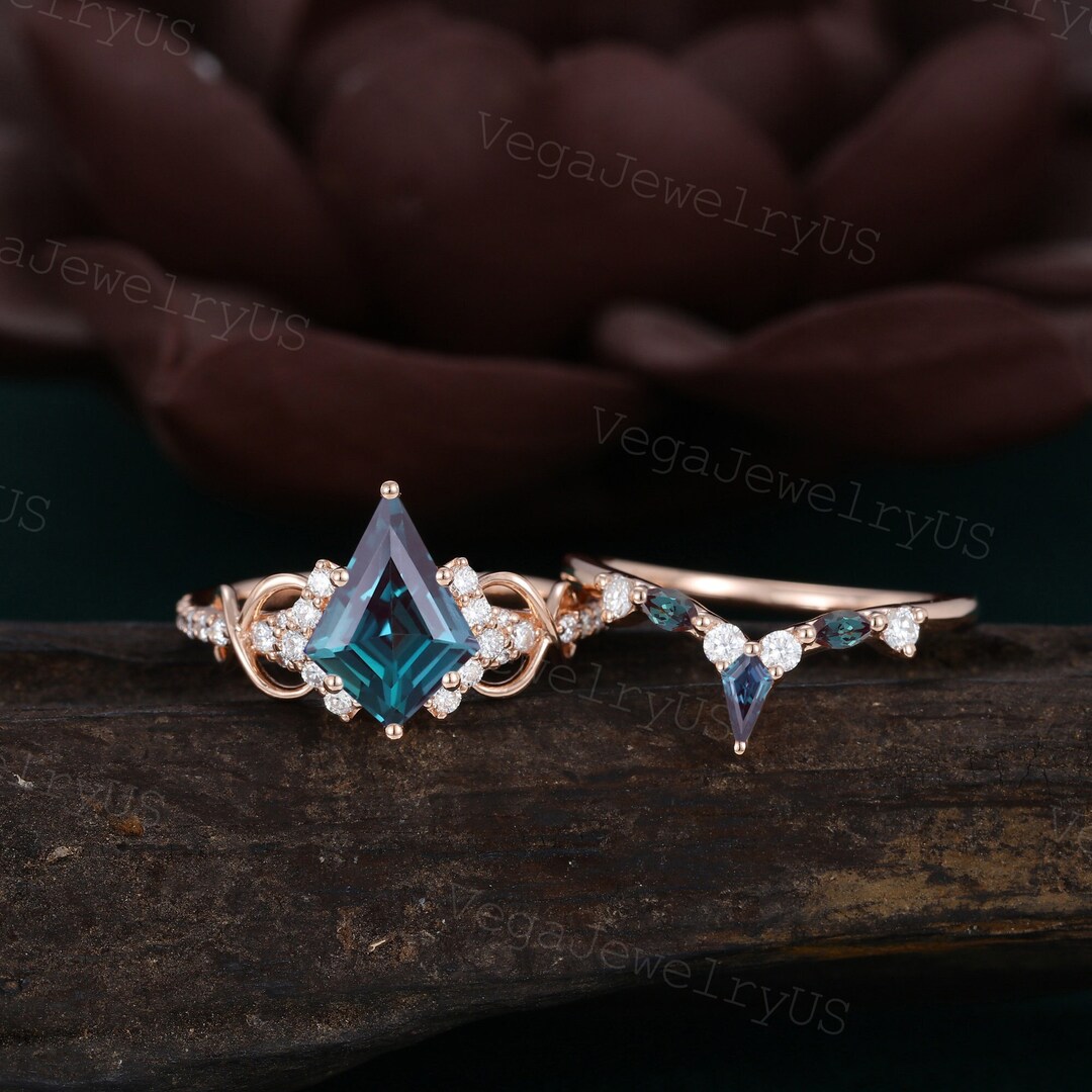 Kite Cut Alexandrite Engagement Ring Set Vintage Rose Gold Kite ...