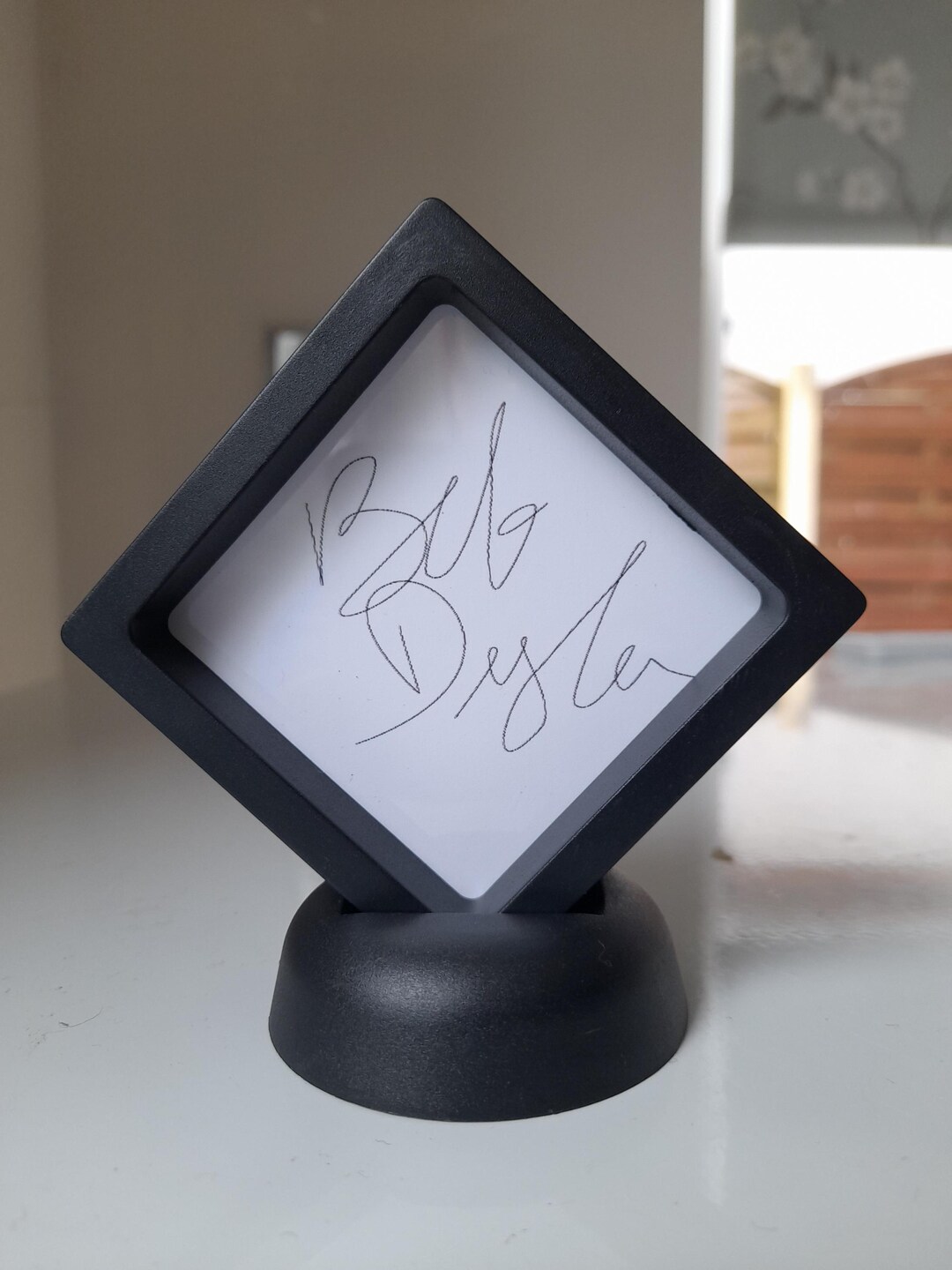 A Beautiful Bob Dylan Autograph, Wonderfull Presented in a Contemporary ...