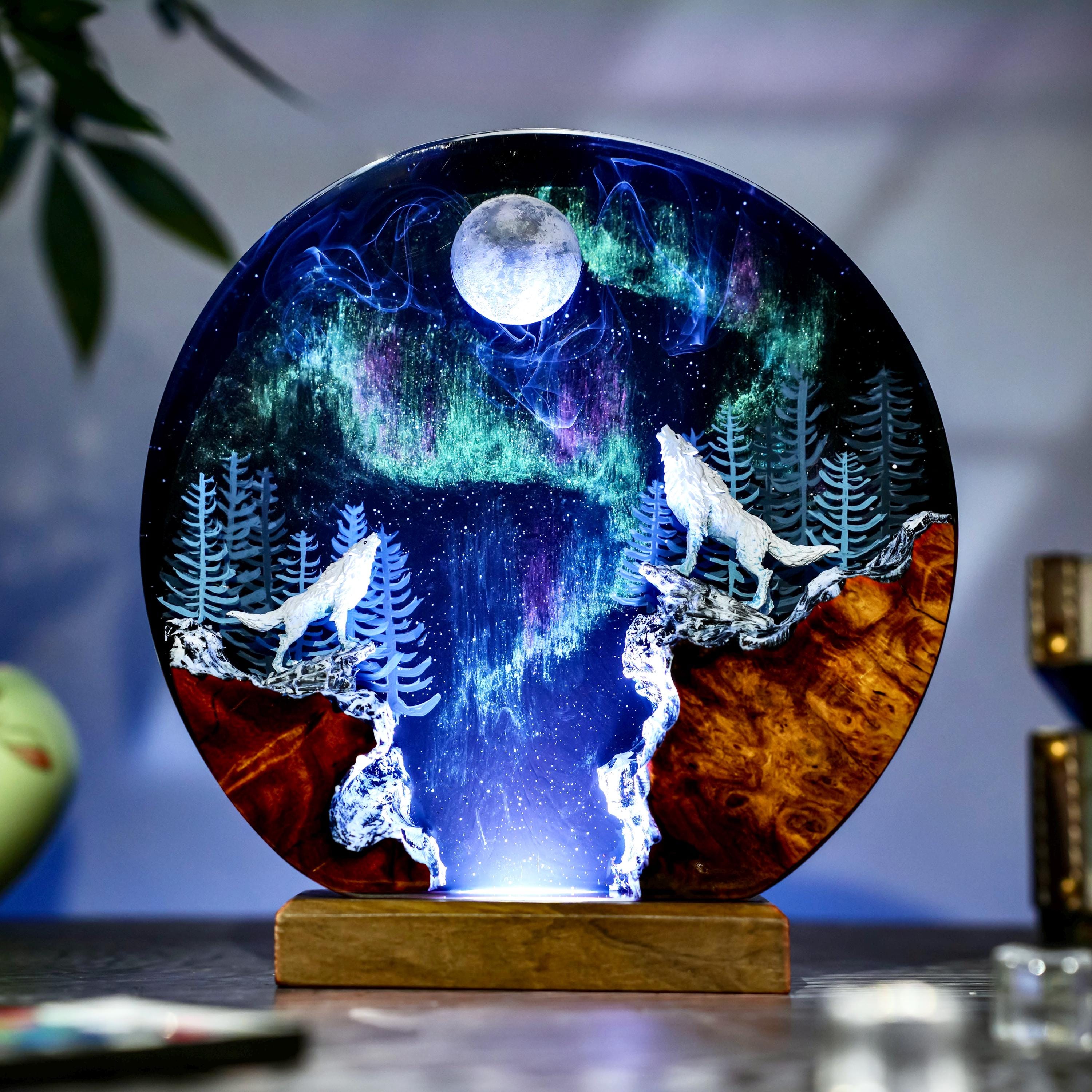 Diorama Aurora Wolf Moon Lamp, Howling Wolf Northern Lights, Silver ...