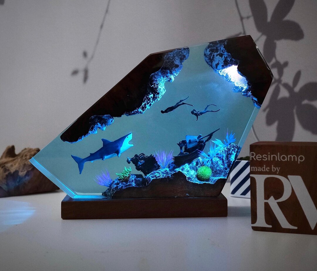 Diorama Great White Shark & Couple Diver Lamp, Valentines Day Gift ...
