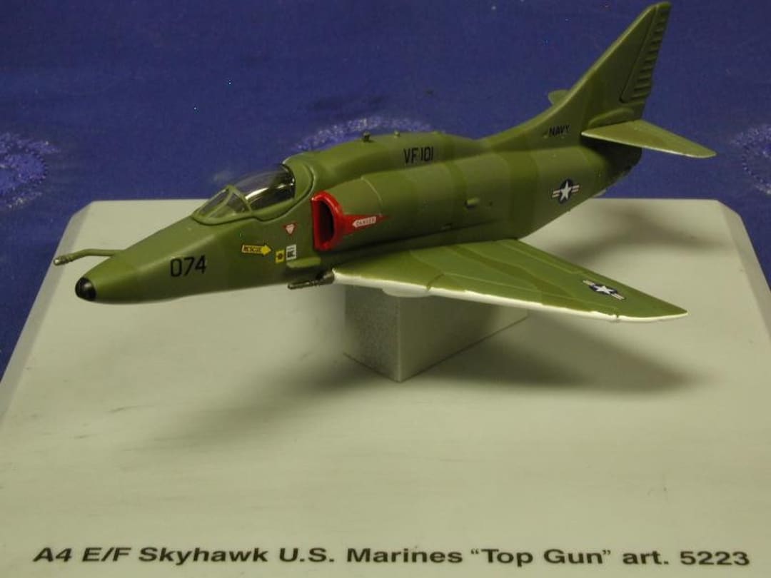 CDC Armour A4 E/F Skyhawk US Marines Top Gun by Franklin Mint 1:100 ...