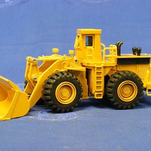 Caterpillar 992C Wheel Loader in 1:75 Scale Diecast by Goodswave of ...
