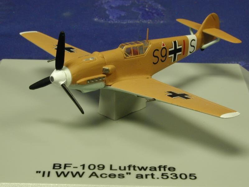 CDC Armour ME109 Luftwaffe WWII Aces Airplane 1:100 Scale Diecast by ...